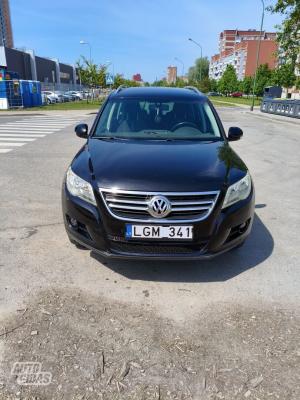 Black Volkswagen Tiguan 2010 in Klaipeda, with an engine capacity of 2.00 L and mileage of 286 thousand km for 5100 €, photo  on AUTOMOTO.COM.LV