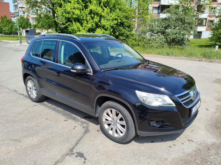 Black Volkswagen Tiguan 2010 in Klaipeda, with an engine capacity of 2.00 L and mileage of 286 thousand km for 5100 €, photo 3 on AUTOMOTO.COM.LV