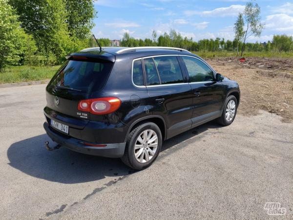 Black Volkswagen Tiguan 2010 in Klaipeda, with an engine capacity of 2.00 L and mileage of 286 thousand km for 5100 €, photo 3 on AUTOMOTO.COM.LV