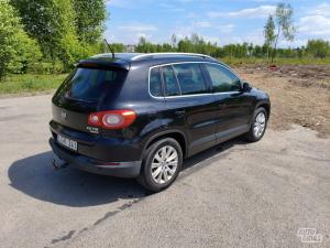 Black Volkswagen Tiguan 2010 in Klaipeda, with an engine capacity of 2.00 L and mileage of 286 thousand km for 5100 €, photo 4 on AUTOMOTO.COM.LV