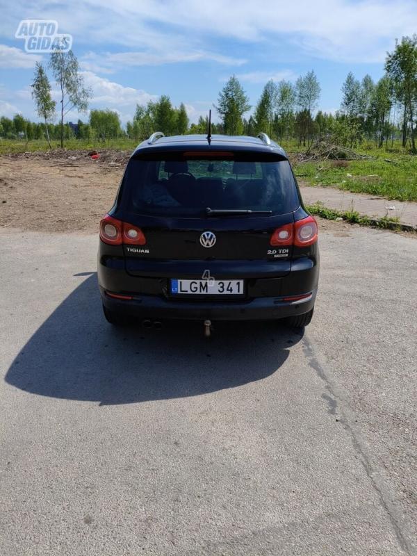Black Volkswagen Tiguan 2010 in Klaipeda, with an engine capacity of 2.00 L and mileage of 286 thousand km for 5100 €, photo 4 on AUTOMOTO.COM.LV