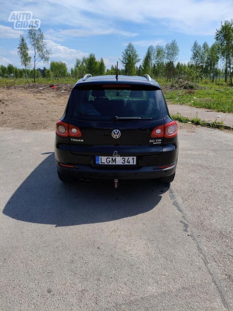 Black Volkswagen Tiguan 2010 in Klaipeda, with an engine capacity of 2.00 L and mileage of 286 thousand km for 5100 €, photo 5 on AUTOMOTO.COM.LV