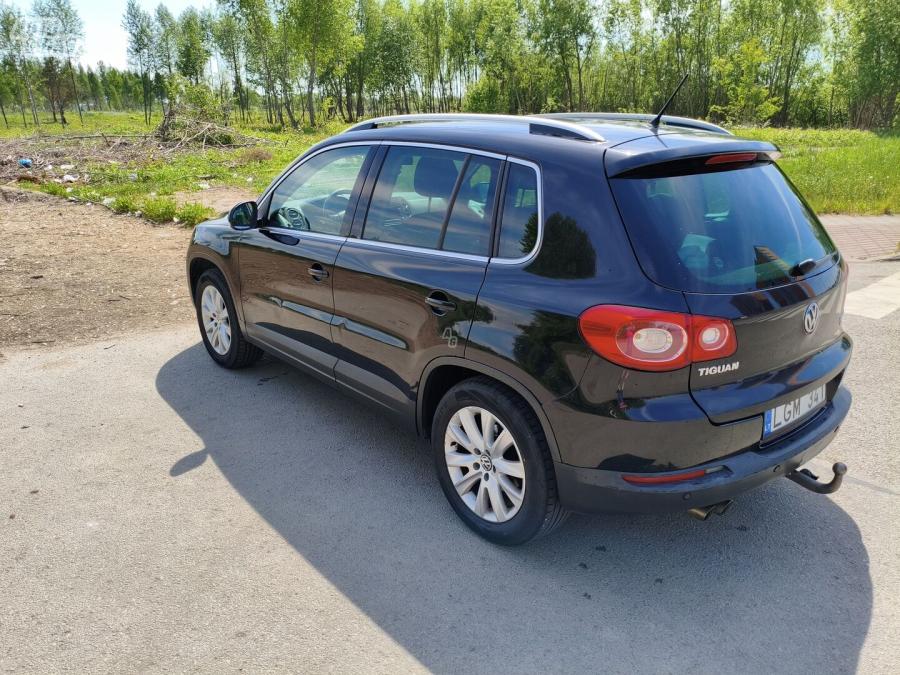 Black Volkswagen Tiguan 2010 in Klaipeda, with an engine capacity of 2.00 L and mileage of 286 thousand km for 5100 €, photo 6 on AUTOMOTO.COM.LV