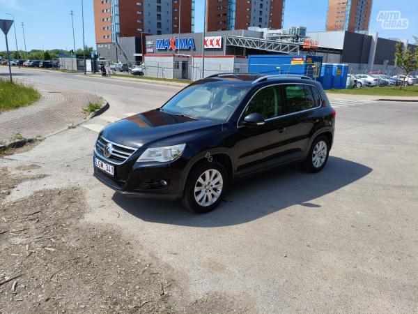 Black Volkswagen Tiguan 2010 in Klaipeda, with an engine capacity of 2.00 L and mileage of 286 thousand km for 5100 €, photo 6 on AUTOMOTO.COM.LV