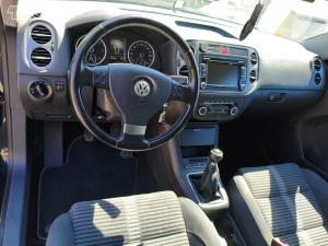 Black Volkswagen Tiguan 2010 in Klaipeda, with an engine capacity of 2.00 L and mileage of 286 thousand km for 5100 €, photo 12 on AUTOMOTO.COM.LV