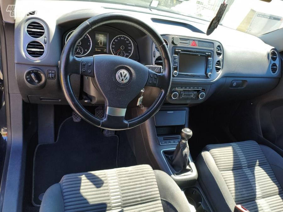 Black Volkswagen Tiguan 2010 in Klaipeda, with an engine capacity of 2.00 L and mileage of 286 thousand km for 5100 €, photo 12 on AUTOMOTO.COM.LV