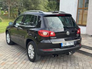 Melns Volkswagen Tiguan 2010 Jelgava, ar dzinēja tilpumu 2.00 L un nobraukumu 252 tūkst. km par 6700 €, foto 4 vietnē AUTOMOTO.COM.LV