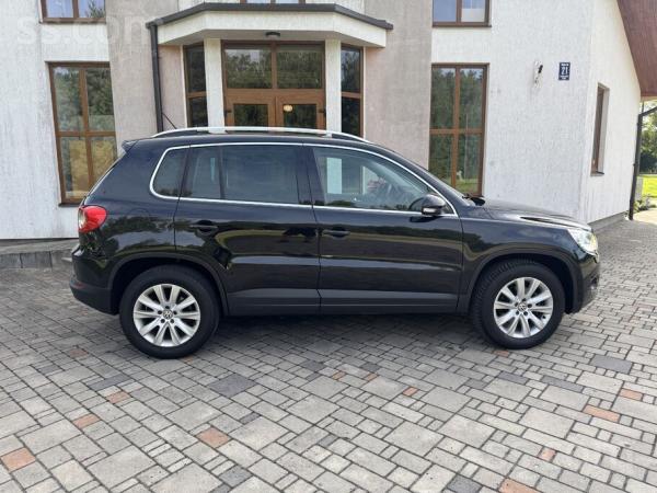 Black Volkswagen Tiguan 2010 in Jelgava, with an engine capacity of 2.00 L and mileage of 252 thousand km for 6700 €, photo 5 on AUTOMOTO.COM.LV
