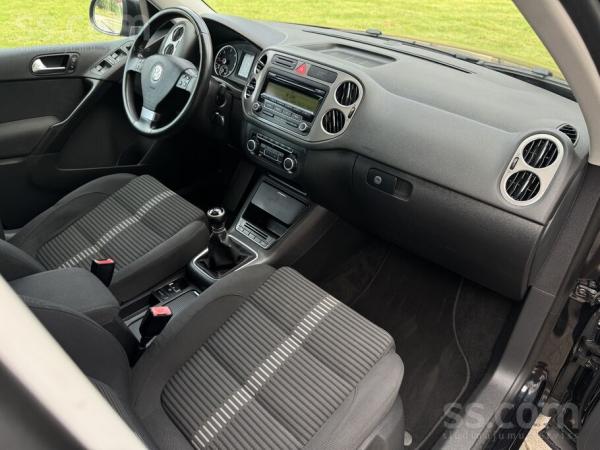 Black Volkswagen Tiguan 2010 in Jelgava, with an engine capacity of 2.00 L and mileage of 252 thousand km for 6700 €, photo 10 on AUTOMOTO.COM.LV