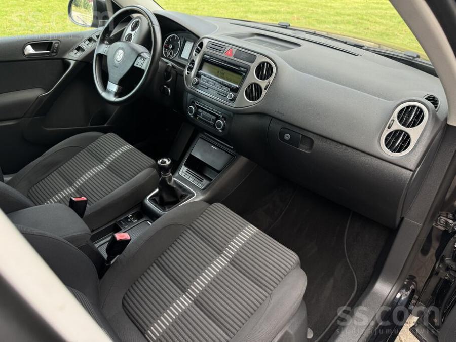 Melns Volkswagen Tiguan 2010 Jelgava, ar dzinēja tilpumu 2.00 L un nobraukumu 252 tūkst. km par 6700 €, foto 11 vietnē AUTOMOTO.COM.LV