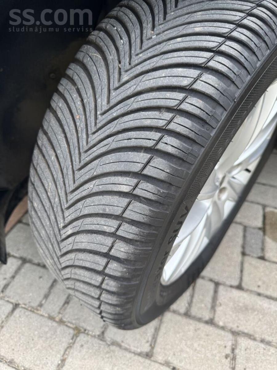 Melns Volkswagen Tiguan 2010 Jelgava, ar dzinēja tilpumu 2.00 L un nobraukumu 252 tūkst. km par 6700 €, foto 18 vietnē AUTOMOTO.COM.LV