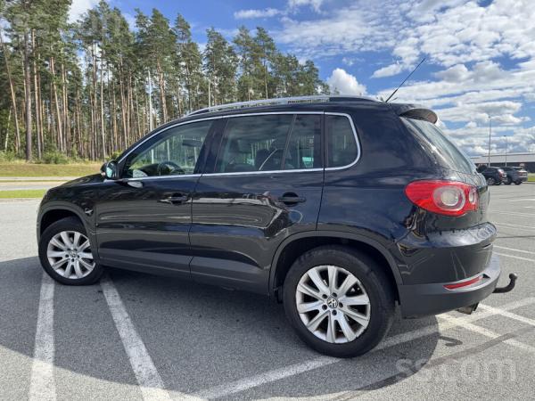 Black Volkswagen Tiguan 2010 in Riga, with an engine capacity of 2.00 L and mileage of 298 thousand km for 4000 €, photo 1 on AUTOMOTO.COM.LV