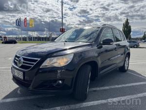 Black Volkswagen Tiguan 2010 in Riga, with an engine capacity of 2.00 L and mileage of 298 thousand km for 4000 €, photo 3 on AUTOMOTO.COM.LV