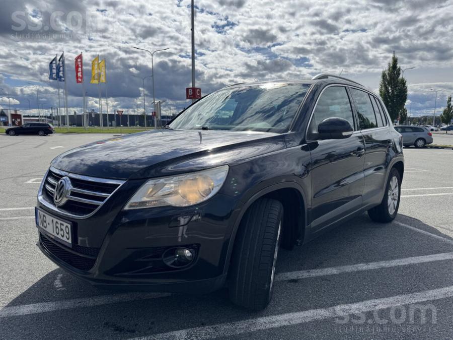 Black Volkswagen Tiguan 2010 in Riga, with an engine capacity of 2.00 L and mileage of 298 thousand km for 4000 €, photo 3 on AUTOMOTO.COM.LV