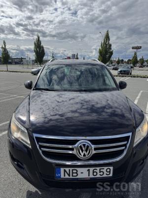 Black Volkswagen Tiguan 2010 in Riga, with an engine capacity of 2.00 L and mileage of 298 thousand km for 4000 €, photo 4 on AUTOMOTO.COM.LV