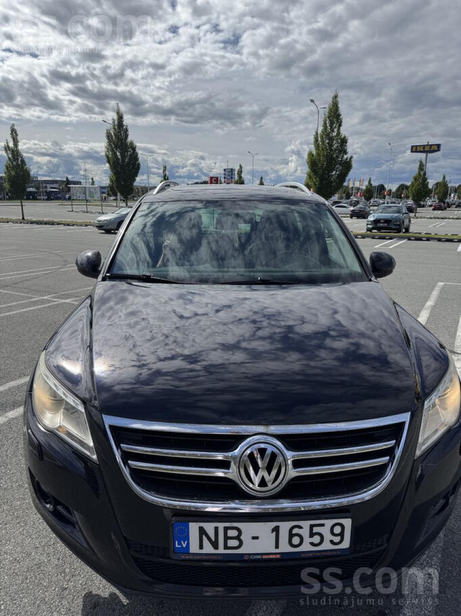 Black Volkswagen Tiguan 2010 in Riga, with an engine capacity of 2.00 L and mileage of 298 thousand km for 4000 €, photo 4 on AUTOMOTO.COM.LV