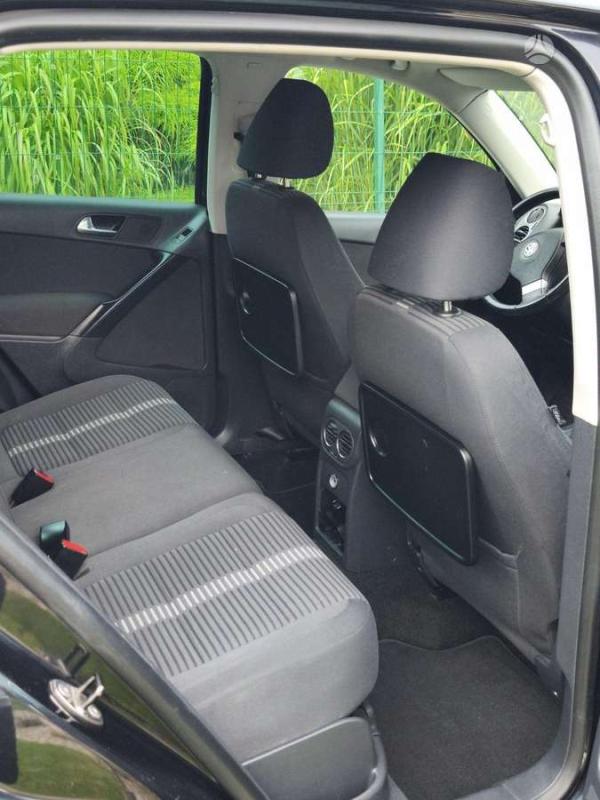 Black Volkswagen Tiguan 2010 in Alytus, with an engine capacity of 1.97 L and mileage of 298 thousand km for 5500 €, photo 7 on AUTOMOTO.COM.LV