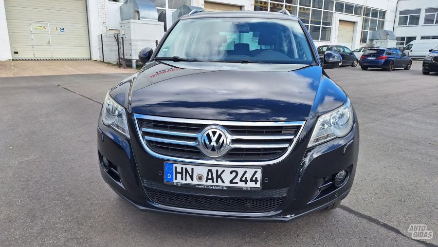 Black Volkswagen Tiguan 2010 in Marijampole, with an engine capacity of 2.00 L and mileage of 235 thousand km for 6200 €, photo 3 on AUTOMOTO.COM.LV