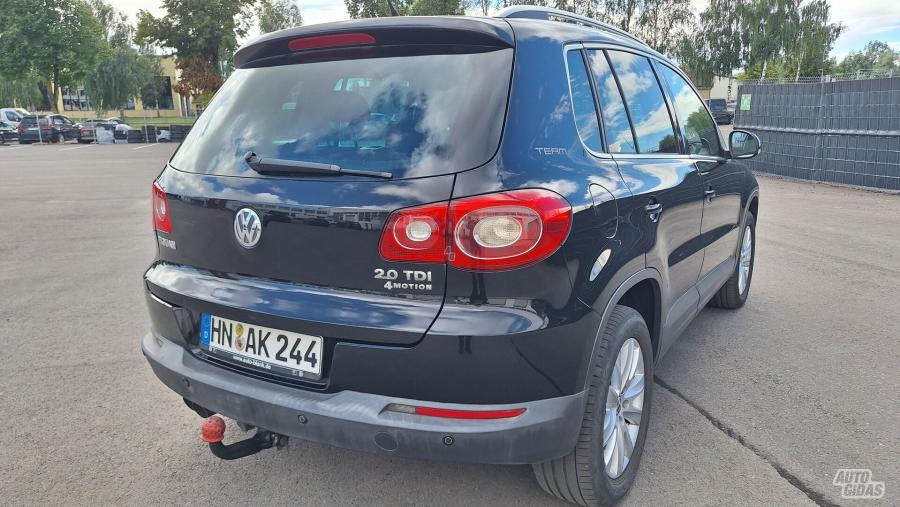 Black Volkswagen Tiguan 2010 in Marijampole, with an engine capacity of 2.00 L and mileage of 235 thousand km for 6200 €, photo 5 on AUTOMOTO.COM.LV