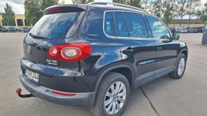 Black Volkswagen Tiguan 2010 in Marijampole, with an engine capacity of 2.00 L and mileage of 235 thousand km for 6200 €, photo 7 on AUTOMOTO.COM.LV