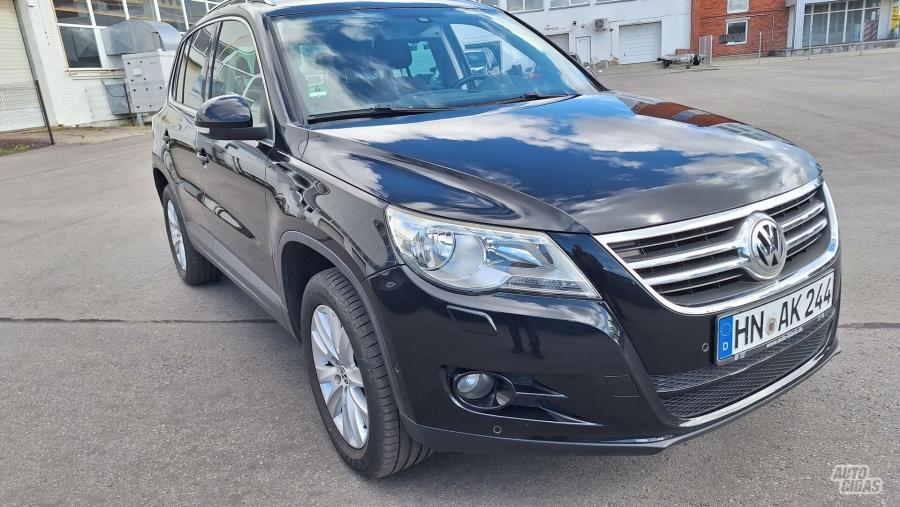 Black Volkswagen Tiguan 2010 in Marijampole, with an engine capacity of 2.00 L and mileage of 235 thousand km for 6200 €, photo 8 on AUTOMOTO.COM.LV