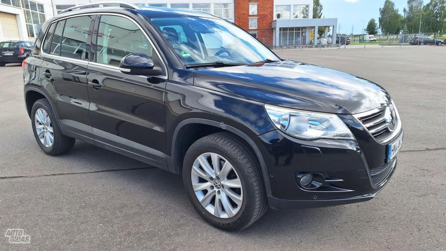 Black Volkswagen Tiguan 2010 in Marijampole, with an engine capacity of 2.00 L and mileage of 235 thousand km for 6200 €, photo 9 on AUTOMOTO.COM.LV