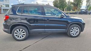 Black Volkswagen Tiguan 2010 in Marijampole, with an engine capacity of 2.00 L and mileage of 235 thousand km for 6200 €, photo 11 on AUTOMOTO.COM.LV