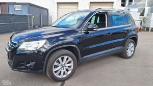 Black Volkswagen Tiguan 2010 in Marijampole, with an engine capacity of 2.00 L and mileage of 235 thousand km for 6200 €, photo 12 on AUTOMOTO.COM.LV