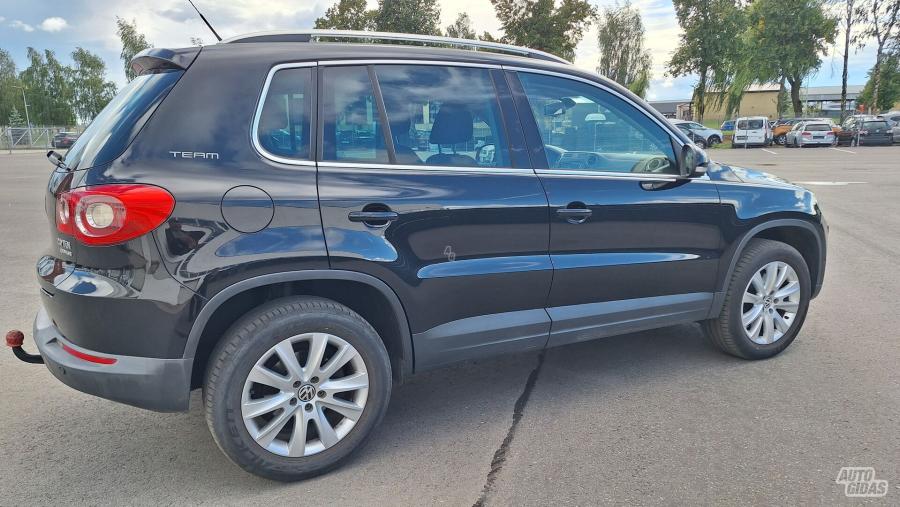 Black Volkswagen Tiguan 2010 in Marijampole, with an engine capacity of 2.00 L and mileage of 235 thousand km for 6200 €, photo 17 on AUTOMOTO.COM.LV