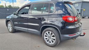 Black Volkswagen Tiguan 2010 in Marijampole, with an engine capacity of 2.00 L and mileage of 235 thousand km for 6200 €, photo 18 on AUTOMOTO.COM.LV