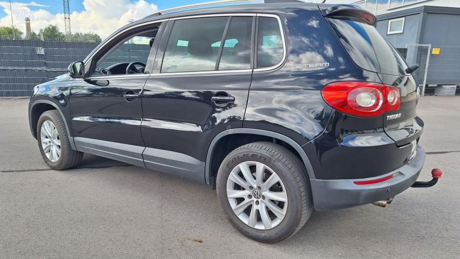 Black Volkswagen Tiguan 2010 in Marijampole, with an engine capacity of 2.00 L and mileage of 235 thousand km for 6200 €, photo 18 on AUTOMOTO.COM.LV