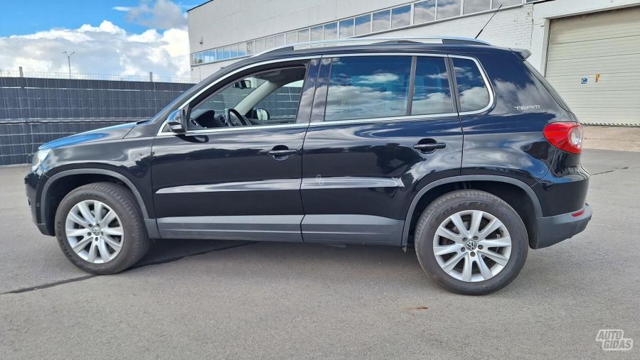 Black Volkswagen Tiguan 2010 in Marijampole, with an engine capacity of 2.00 L and mileage of 235 thousand km for 6200 €, photo 19 on AUTOMOTO.COM.LV