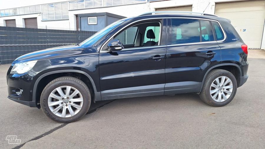 Black Volkswagen Tiguan 2010 in Marijampole, with an engine capacity of 2.00 L and mileage of 235 thousand km for 6200 €, photo 21 on AUTOMOTO.COM.LV