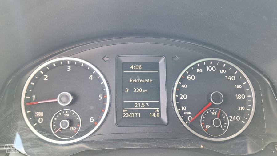Black Volkswagen Tiguan 2010 in Marijampole, with an engine capacity of 2.00 L and mileage of 235 thousand km for 6200 €, photo 23 on AUTOMOTO.COM.LV