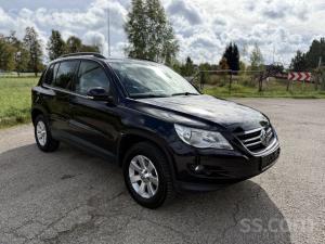Melns Volkswagen Tiguan 2010 Ogre, ar dzinēja tilpumu 2.00 L un nobraukumu 133 tūkst. km par 7499 €, foto 4 vietnē AUTOMOTO.COM.LV