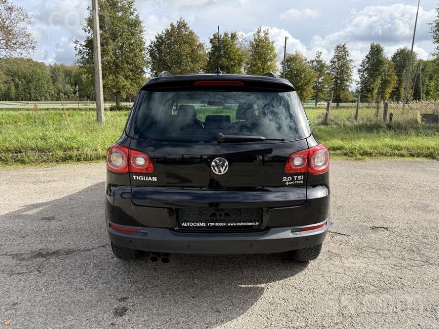 Melns Volkswagen Tiguan 2010 Ogre, ar dzinēja tilpumu 2.00 L un nobraukumu 133 tūkst. km par 7499 €, foto 5 vietnē AUTOMOTO.COM.LV