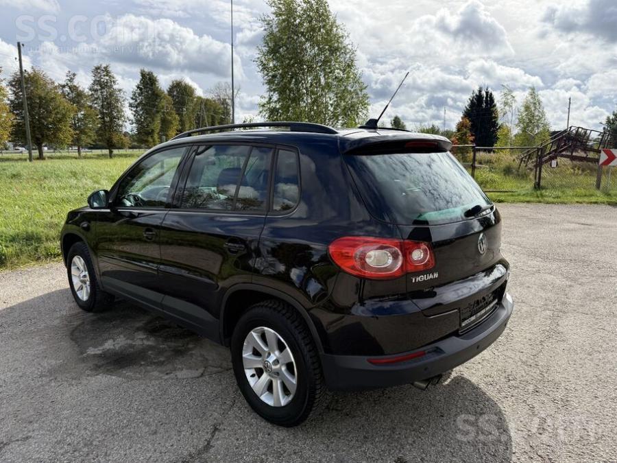 Melns Volkswagen Tiguan 2010 Ogre, ar dzinēja tilpumu 2.00 L un nobraukumu 133 tūkst. km par 7499 €, foto 6 vietnē AUTOMOTO.COM.LV