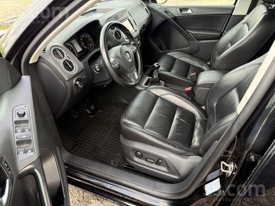 Melns Volkswagen Tiguan 2010 Ogre, ar dzinēja tilpumu 2.00 L un nobraukumu 133 tūkst. km par 7499 €, foto 14 vietnē AUTOMOTO.COM.LV