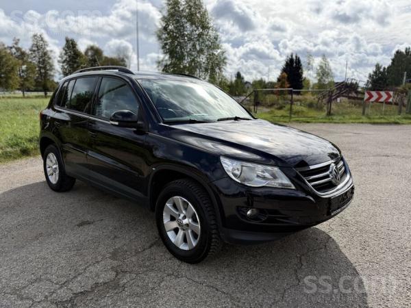 Black Volkswagen Tiguan 2010 in Ogre, with an engine capacity of 2.00 L and mileage of 133 thousand km for 7499 €, photo 4 on AUTOMOTO.COM.LV