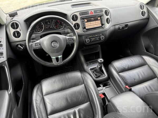 Black Volkswagen Tiguan 2010 in Ogre, with an engine capacity of 2.00 L and mileage of 133 thousand km for 7499 €, photo 10 on AUTOMOTO.COM.LV