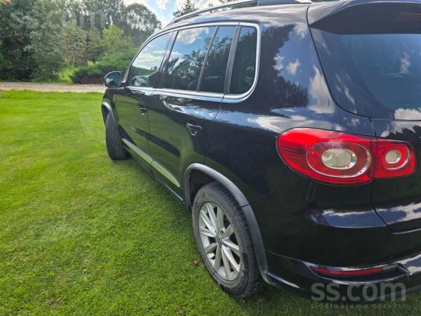 Volkswagen Tiguan 2010 in Riga on AUTOMOTO.COM.LV Black Volkswagen Tiguan 2010 in Riga, with an engine capacity of 2.00 L and mileage of 220 thousand km for 6450 €, photo 4 on AUTOMOTO.COM.LV