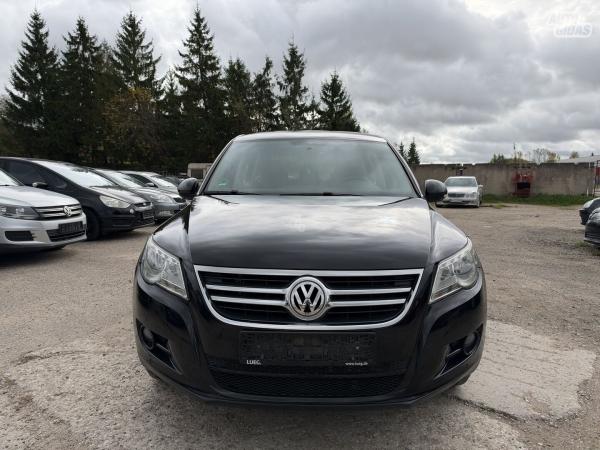 Black Volkswagen Tiguan 2010 in Utena, with an engine capacity of 1.40 L and mileage of 230 thousand km for 4650 €, photo 3 on AUTOMOTO.COM.LV
