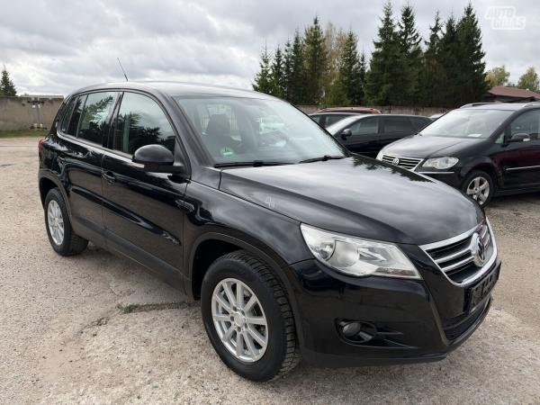 Black Volkswagen Tiguan 2010 in Utena, with an engine capacity of 1.40 L and mileage of 230 thousand km for 4650 €, photo 4 on AUTOMOTO.COM.LV