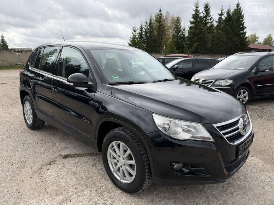 Melns Volkswagen Tiguan 2010 Utena, ar dzinēja tilpumu 1.40 L un nobraukumu 230 tūkst. km par 4650 €, foto 4 vietnē AUTOMOTO.COM.LV