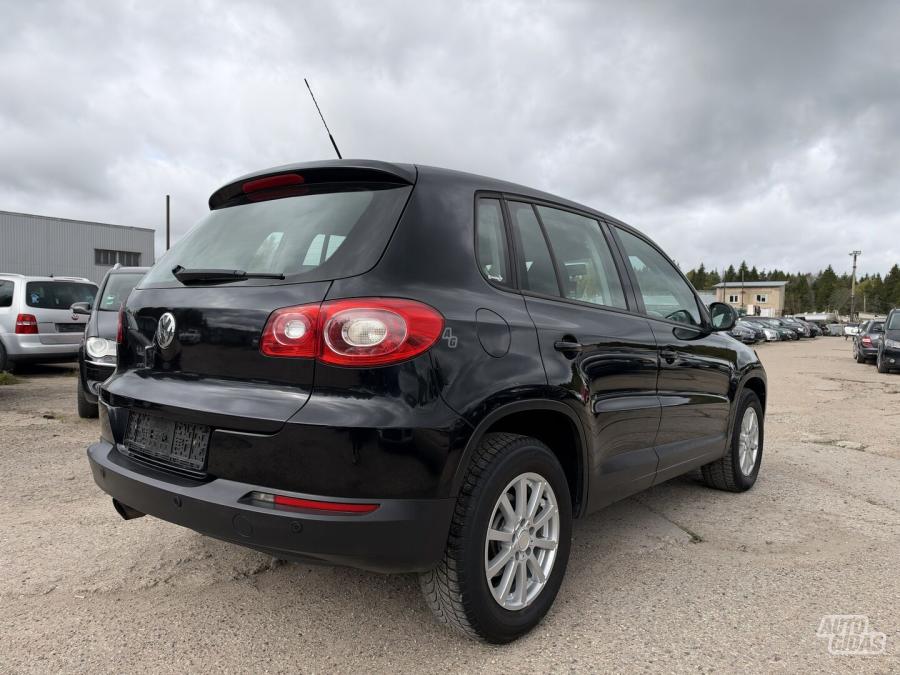 Melns Volkswagen Tiguan 2010 Utena, ar dzinēja tilpumu 1.40 L un nobraukumu 230 tūkst. km par 4650 €, foto 5 vietnē AUTOMOTO.COM.LV