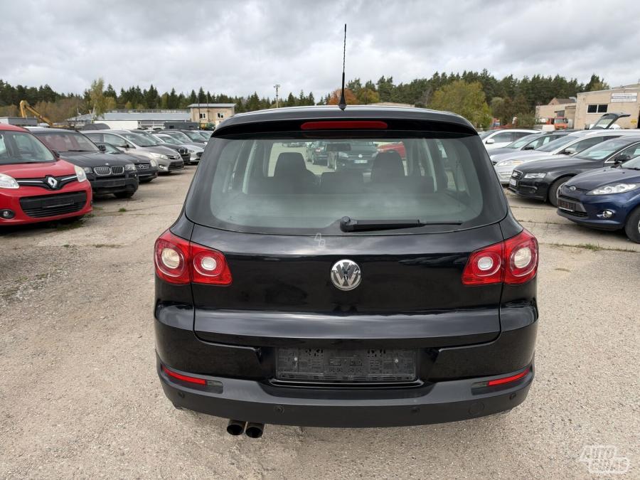 Melns Volkswagen Tiguan 2010 Utena, ar dzinēja tilpumu 1.40 L un nobraukumu 230 tūkst. km par 4650 €, foto 6 vietnē AUTOMOTO.COM.LV