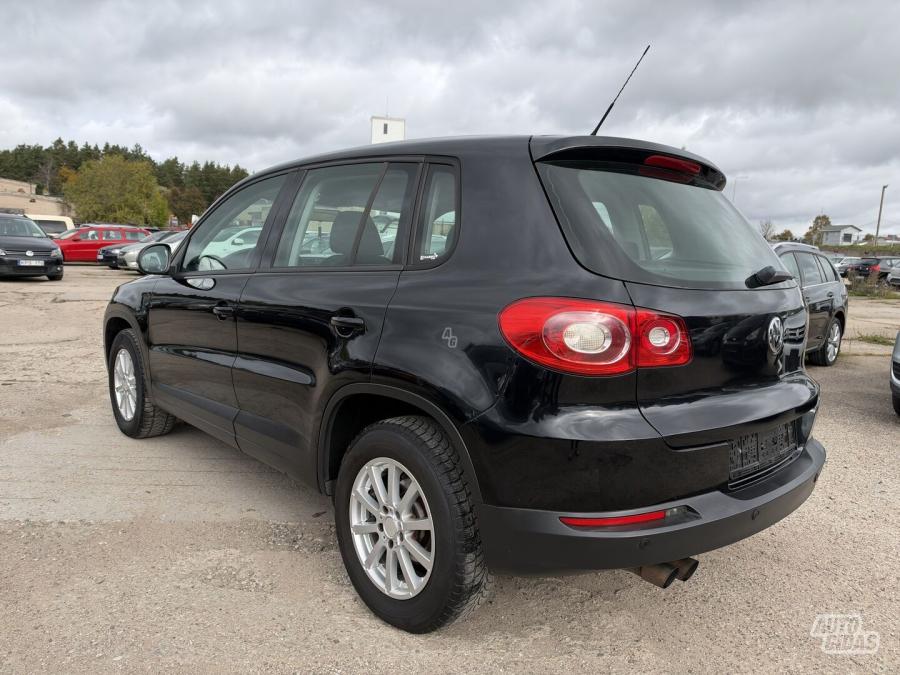 Melns Volkswagen Tiguan 2010 Utena, ar dzinēja tilpumu 1.40 L un nobraukumu 230 tūkst. km par 4650 €, foto 7 vietnē AUTOMOTO.COM.LV