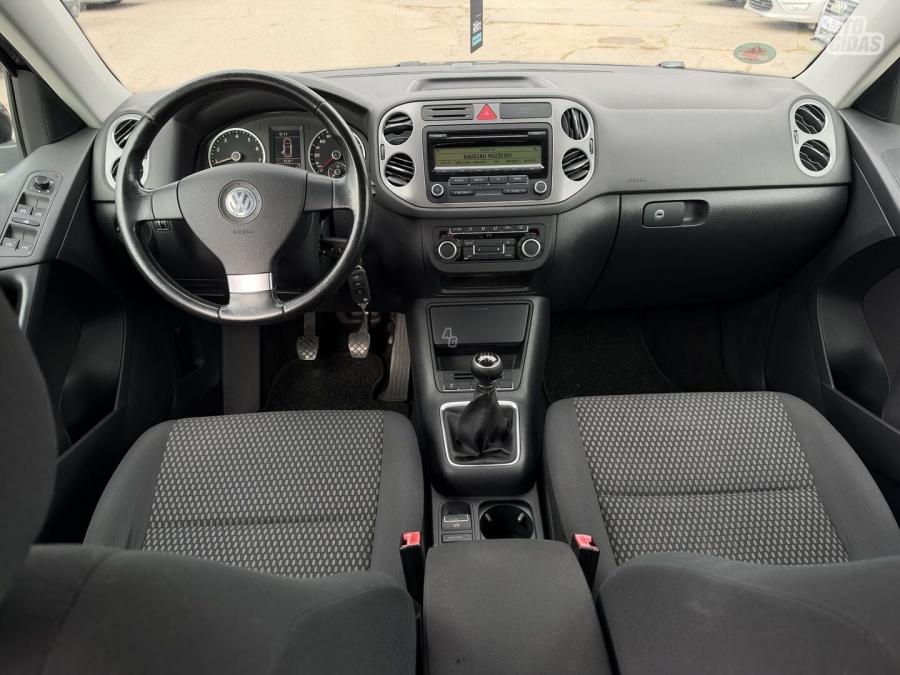Melns Volkswagen Tiguan 2010 Utena, ar dzinēja tilpumu 1.40 L un nobraukumu 230 tūkst. km par 4650 €, foto 9 vietnē AUTOMOTO.COM.LV