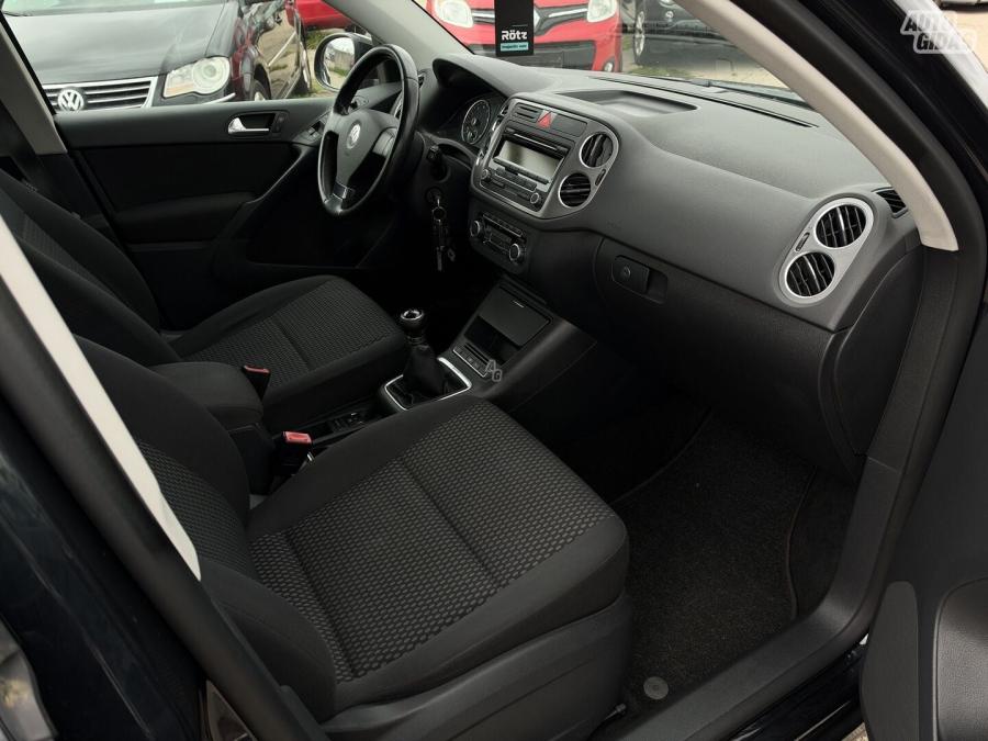 Melns Volkswagen Tiguan 2010 Utena, ar dzinēja tilpumu 1.40 L un nobraukumu 230 tūkst. km par 4650 €, foto 10 vietnē AUTOMOTO.COM.LV