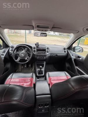 Black Volkswagen Tiguan 2011 in Jelgava, with an engine capacity of 1.40 L and mileage of 188 thousand km for 6600 €, photo 14 on AUTOMOTO.COM.LV